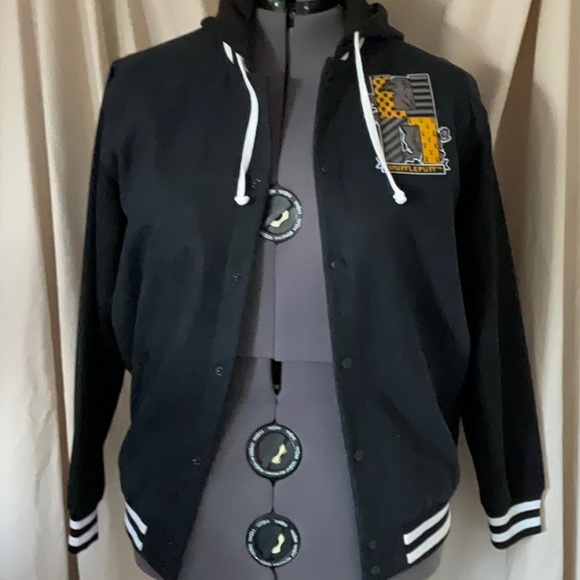 Hot Topic | Jackets & Coats | Nwot Box Lunch Harry Potter Hufflepuff ...